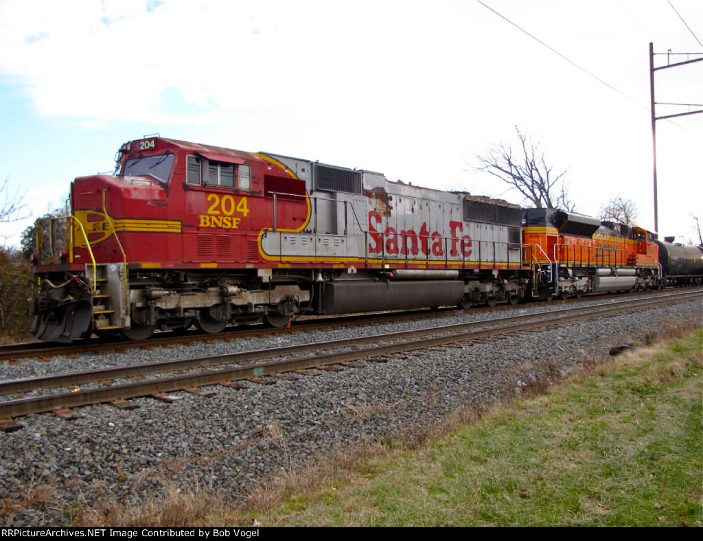 BNSF 204 and 9015